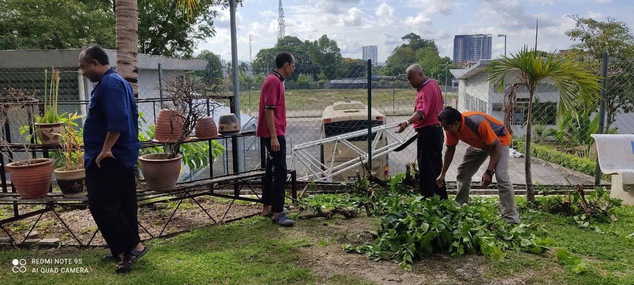 HSBM LIBRARY: PROGRAM GOTONG ROYONG SURAU (GURU & STAFF LELAKI)