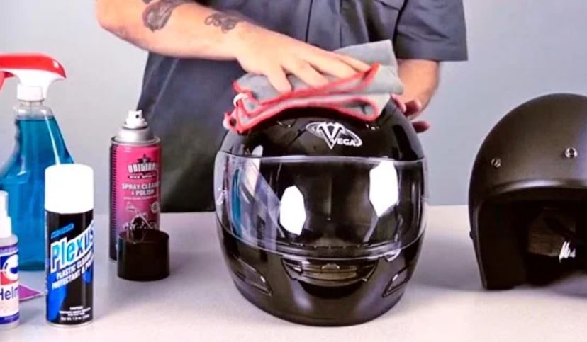 Berawal Dari Cuci Helm Sendiri, Bisa Jadi Usaha Laundry Helm Loh ...