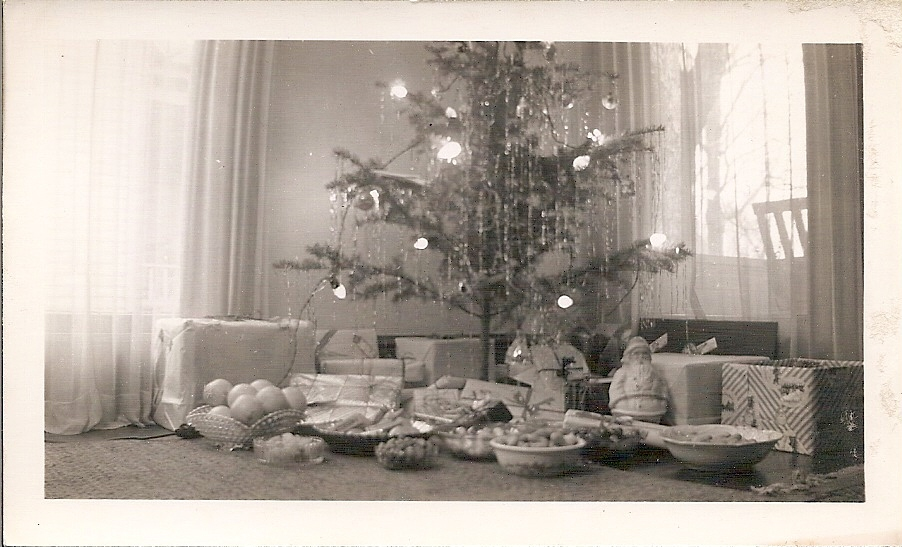 A Sentimental Life: Christmas 1942