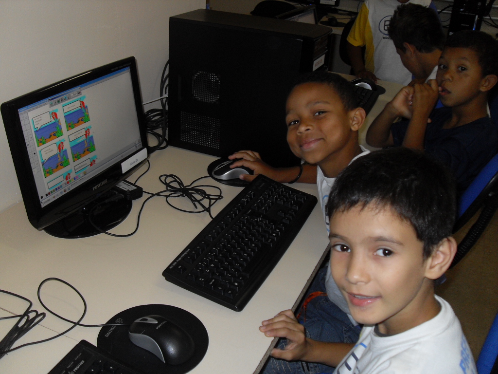 MOVIDOS PELA EDUCAÇÃO: LABORATÓRIO DE INFORMÁTICA - A ETAPA MAIS ...