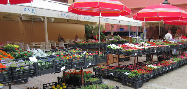 Souvenir Chronicles: ZAGREB, CROATIA: A FARMERS MARKET AND THE CHURCH ...