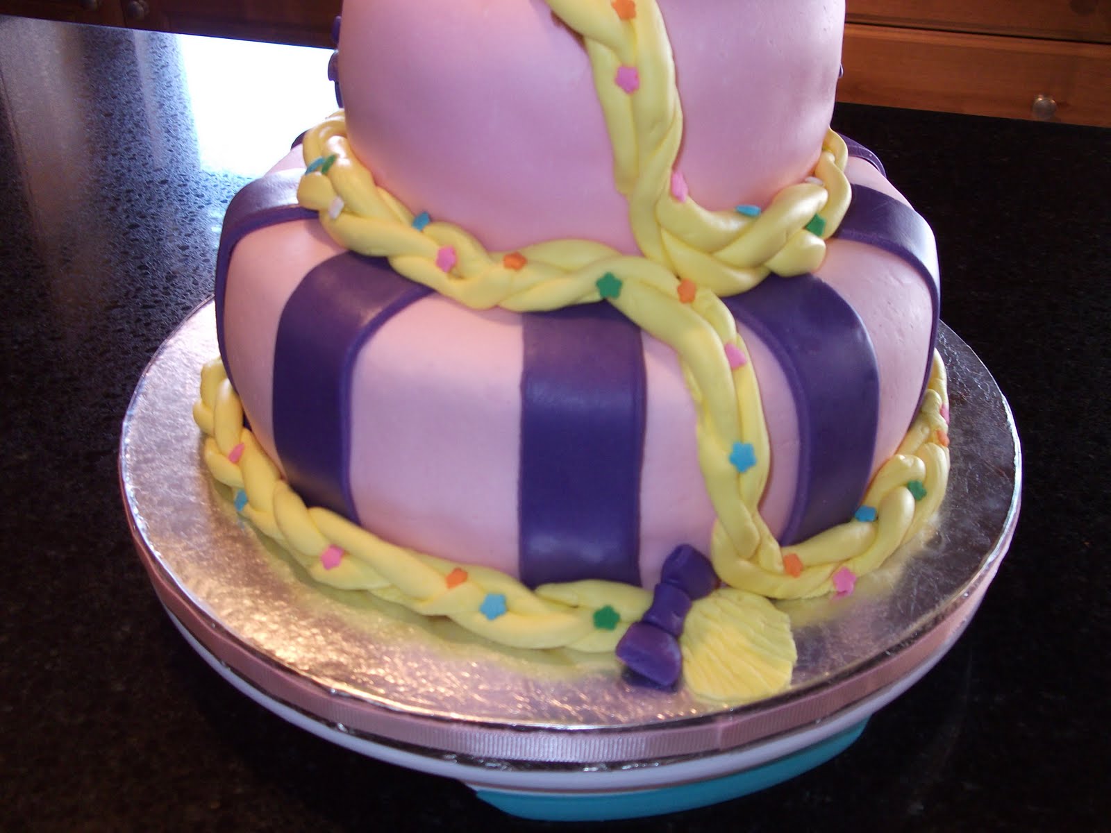 Sarah Lee Cakes: Tangled Cake