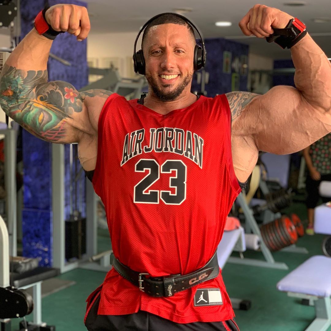 Muscle Lover: Biceps & Biceps (3)