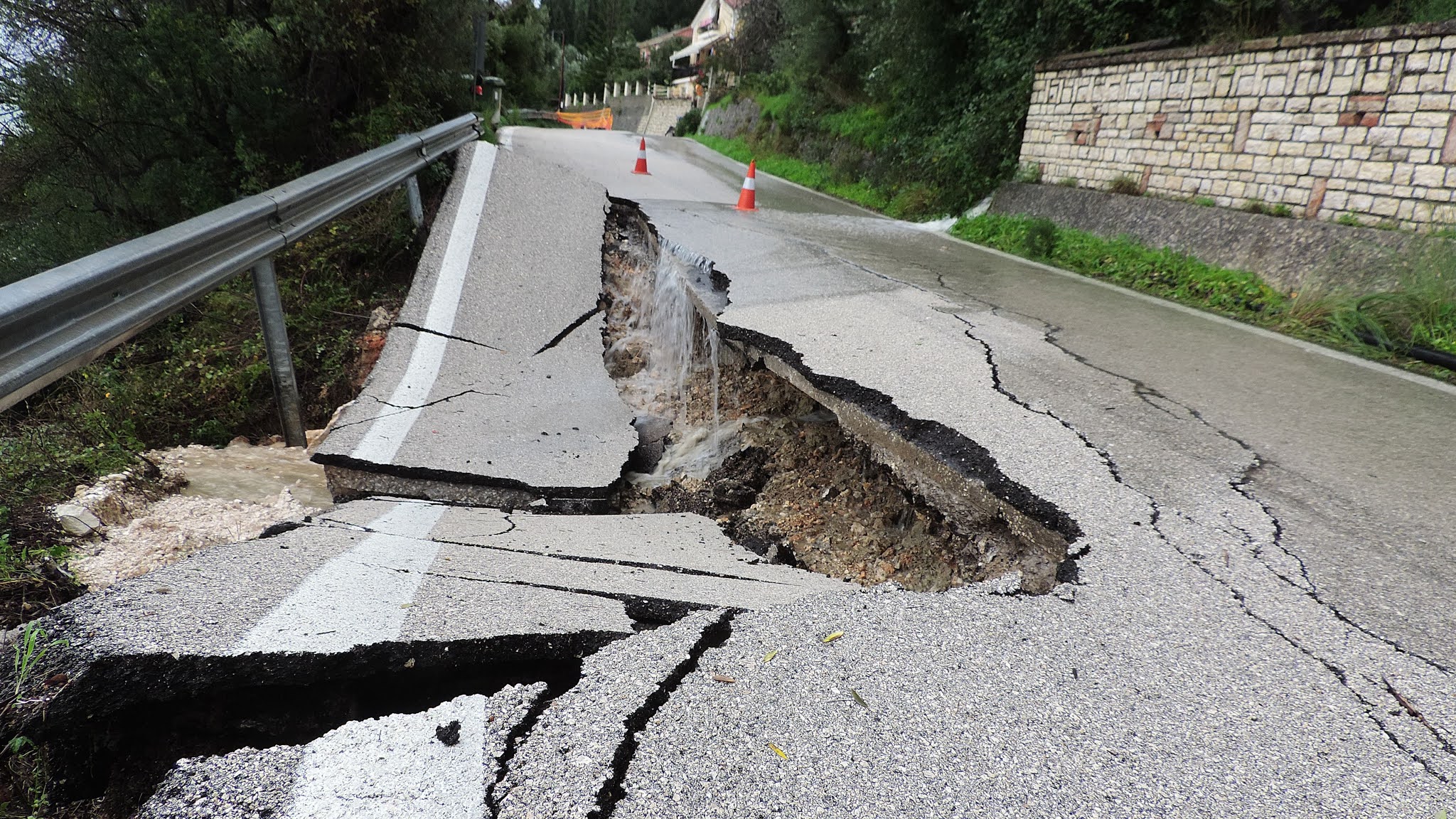 North Ithaca: ΑΠΕΙΛΕΙ ΤΗΝ ΕΠΙΚΟΙΝΩΝΙΑ ΒΟΡΕΙΑΣ ΚΑΙ ΝΟΤΙΑΣ ΙΘΑΚΗΣ Η ΝΕΑ ...