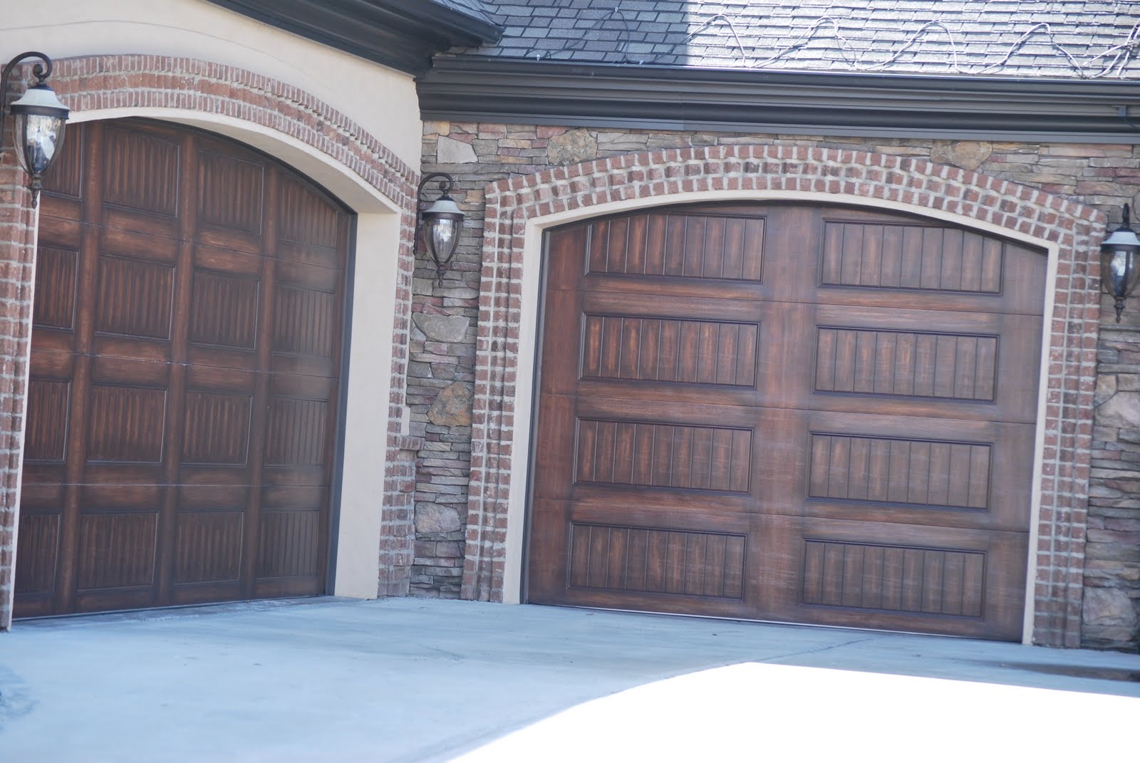 building our new house: brick, garage door border