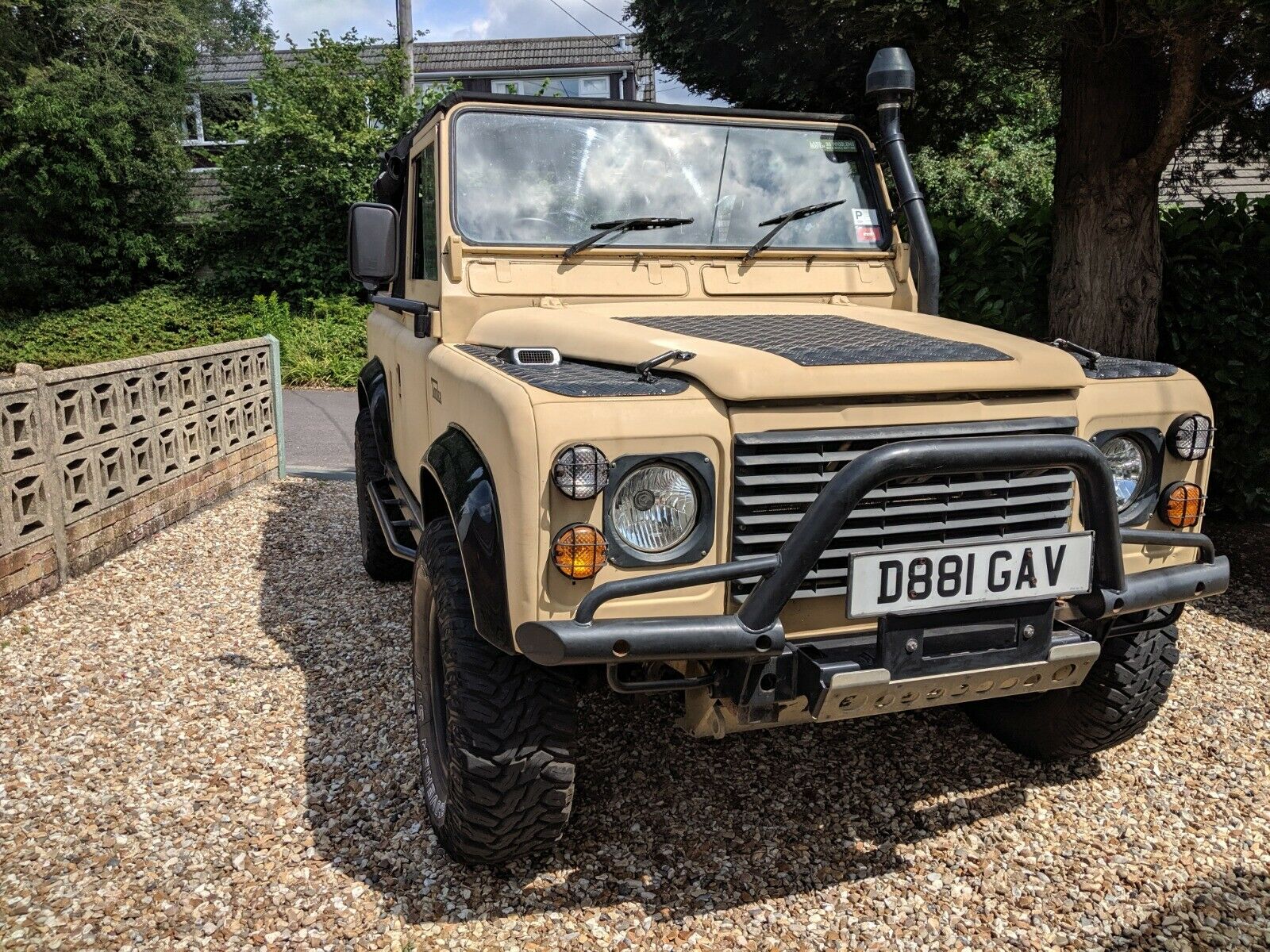 Landrover Defender: LAND ROVER 90 – Ex Military. First registered: 16.10.86