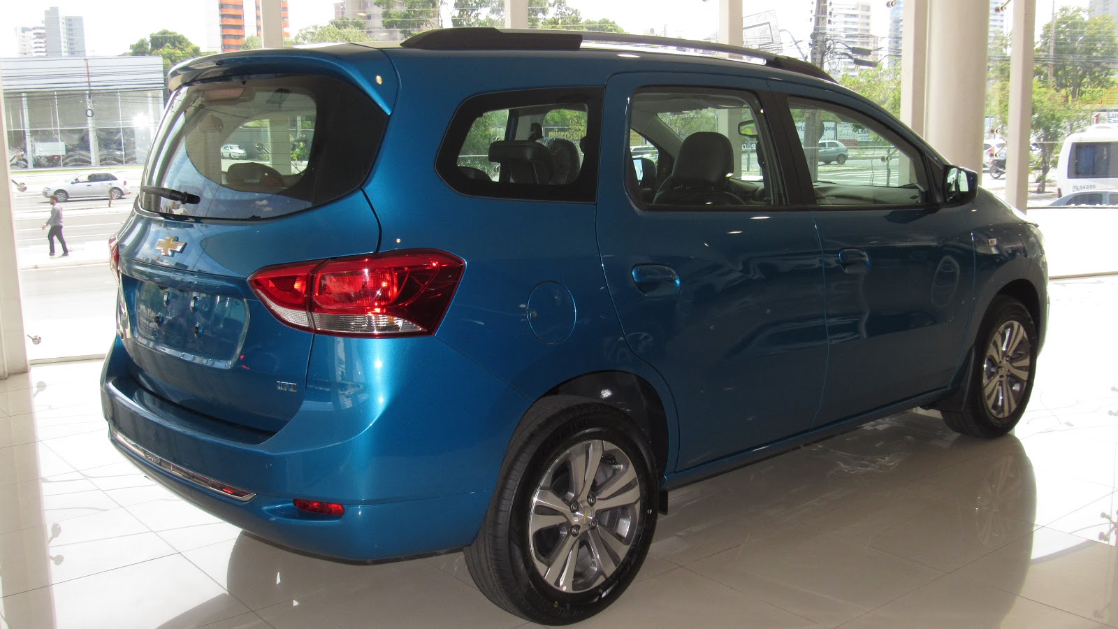 Os detalhes da Chevrolet Spin LTZ 2019 com câmbio automático