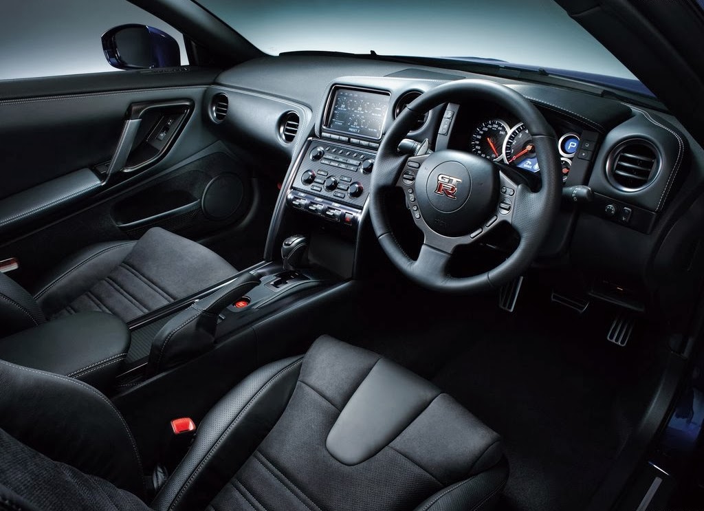 APRESENTAÇÃO: Nissan GT-R (MY 2014). Nissan GT-R NISMO. - COCKPIT AUTOMÓVEL