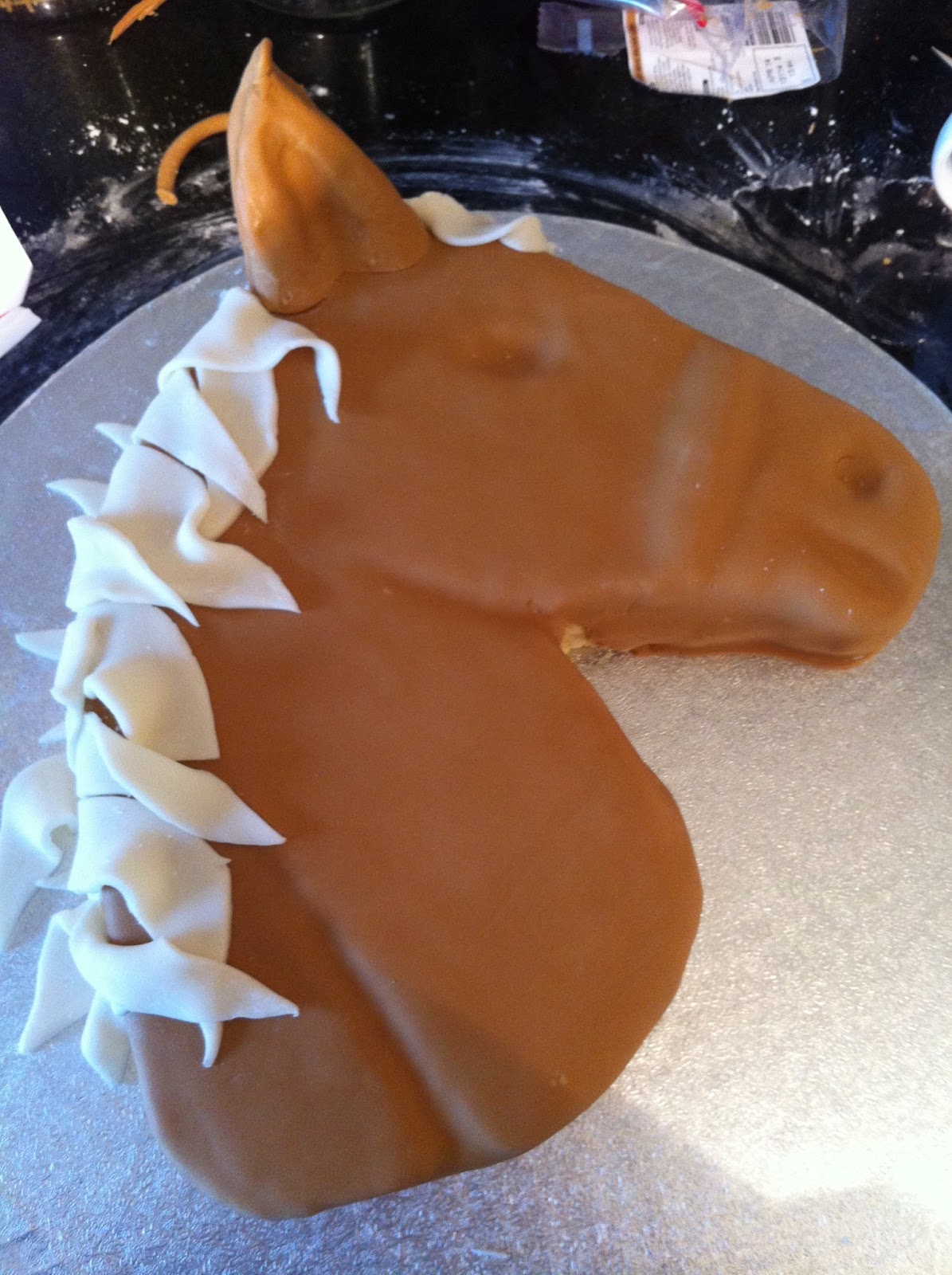 A String of Style: How to make the horse cake!!!