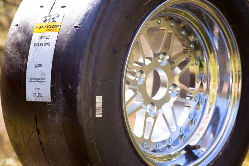 Caterham CSR Trackday toy: New rims with stickers on