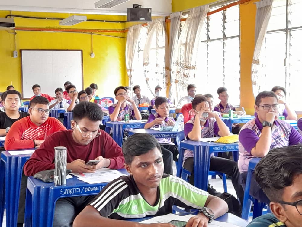 LAMAN WEB RASMI SMKTTJ: Bengkel Teknik Menjawab Kertas Bahasa Inggeris SPM