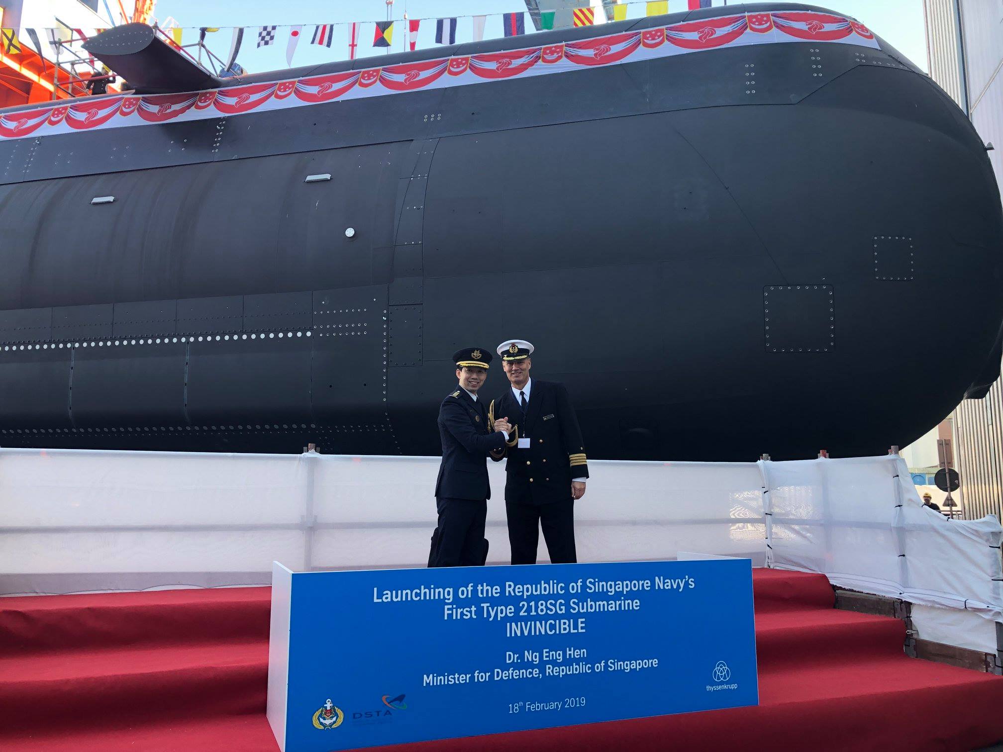 AAG_th บันทึกประจำวัน: การส่งมอบเรือดำน้ำ RSS Invincible เฮลิคอปเตอร์ ...