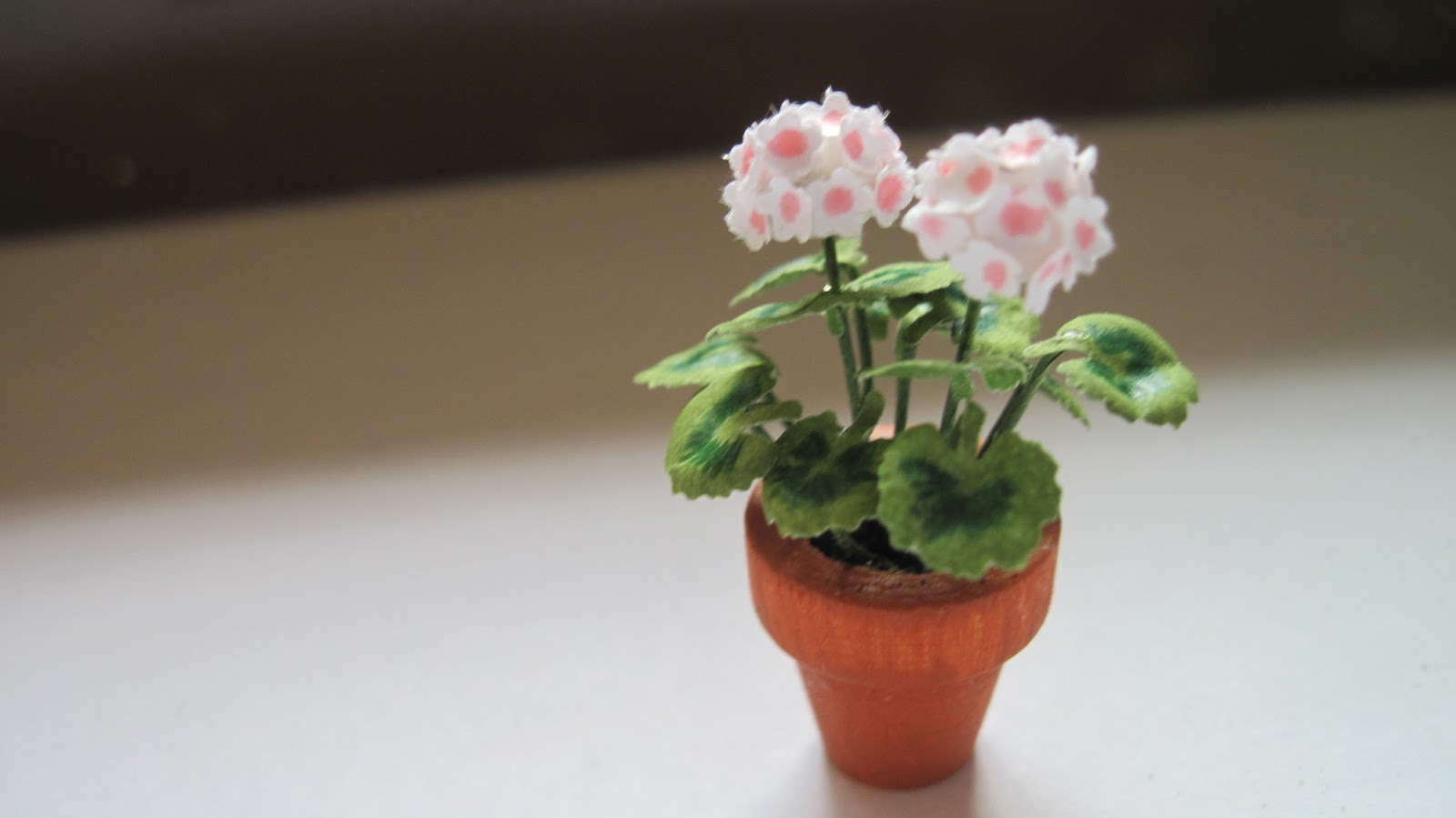 pulchinella's cellar miniatures: How to Make Paper Geraniums