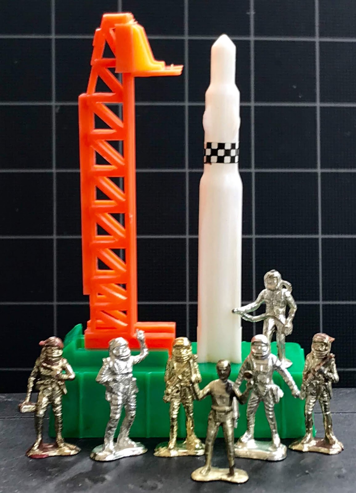 Space Garage: Golden Astronaut Figures by LP Toys from Spacex/Golden ...