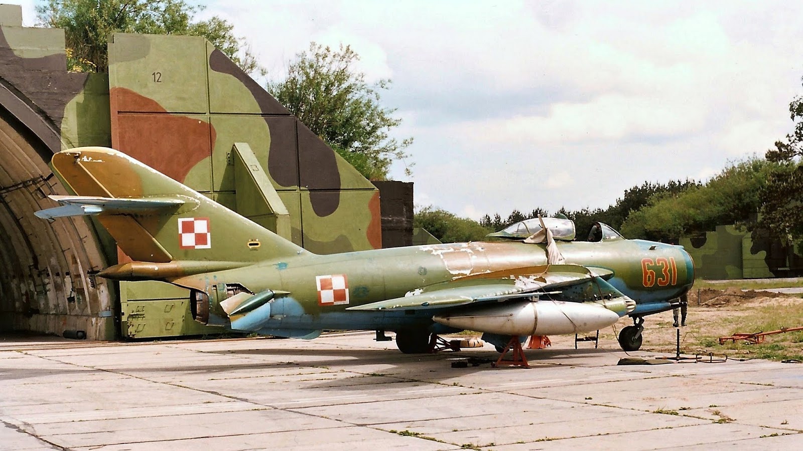 Blog Antona: Nasze Lim 6 Bis i SB Lim 2M, na lotnisku w Babimoście ...