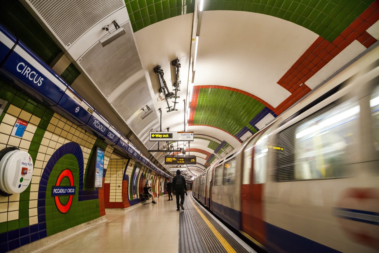 London Tube - The Oldest Subway in the World - Explore the World with ...