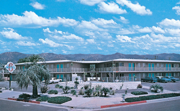 Commercials of YesterYear: Motel 6 "We'll Leave the Light on For You"