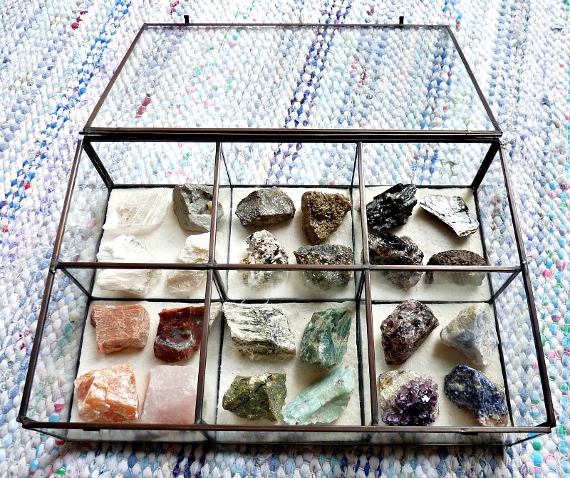 How to Stylishly Display a Small Rock Collection | Dans le Lakehouse