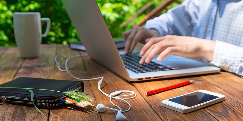 4 Step Guide on Becoming a Freelance Web Developer