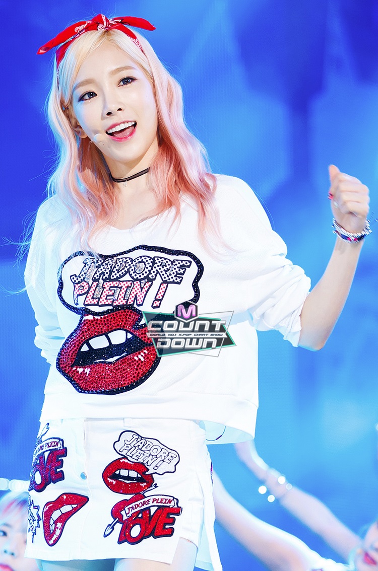 Check out SNSD's official pictures from M!Countdown - Wonderful Generation