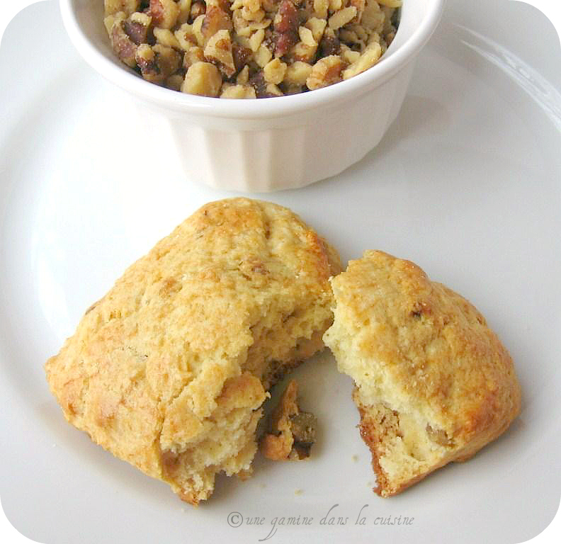 une gamine dans la cuisine: Tuesdays with Dorie: Honey-Nut Scones