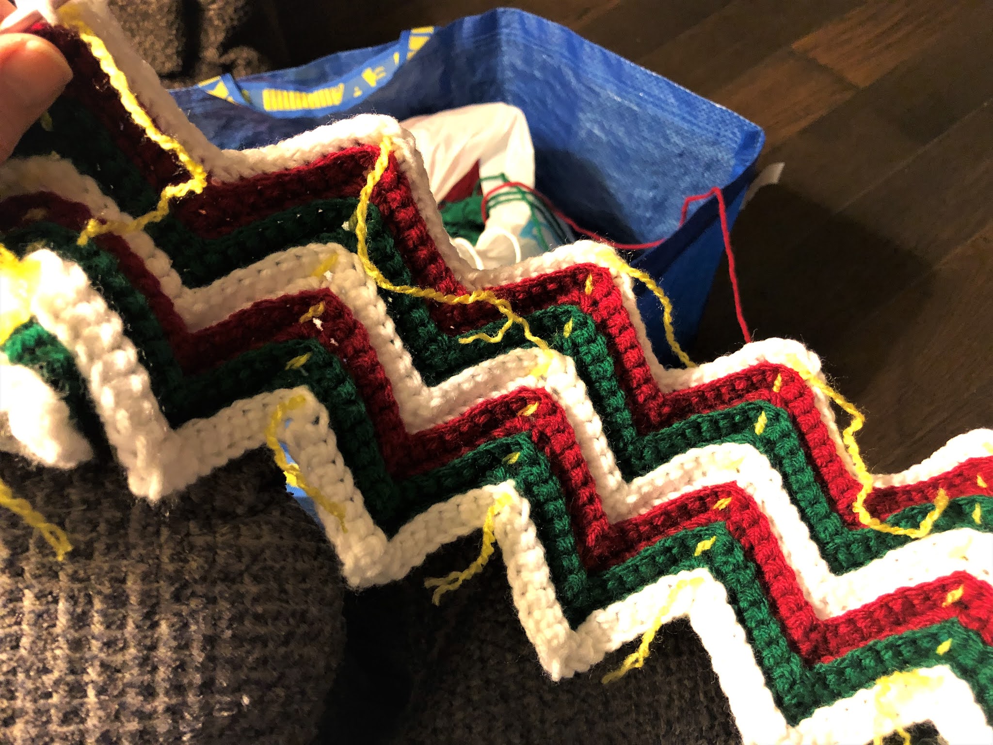 Just East of Eden : MOD CHRISTMAS CHEVRONS LAPGHAN PATTERN