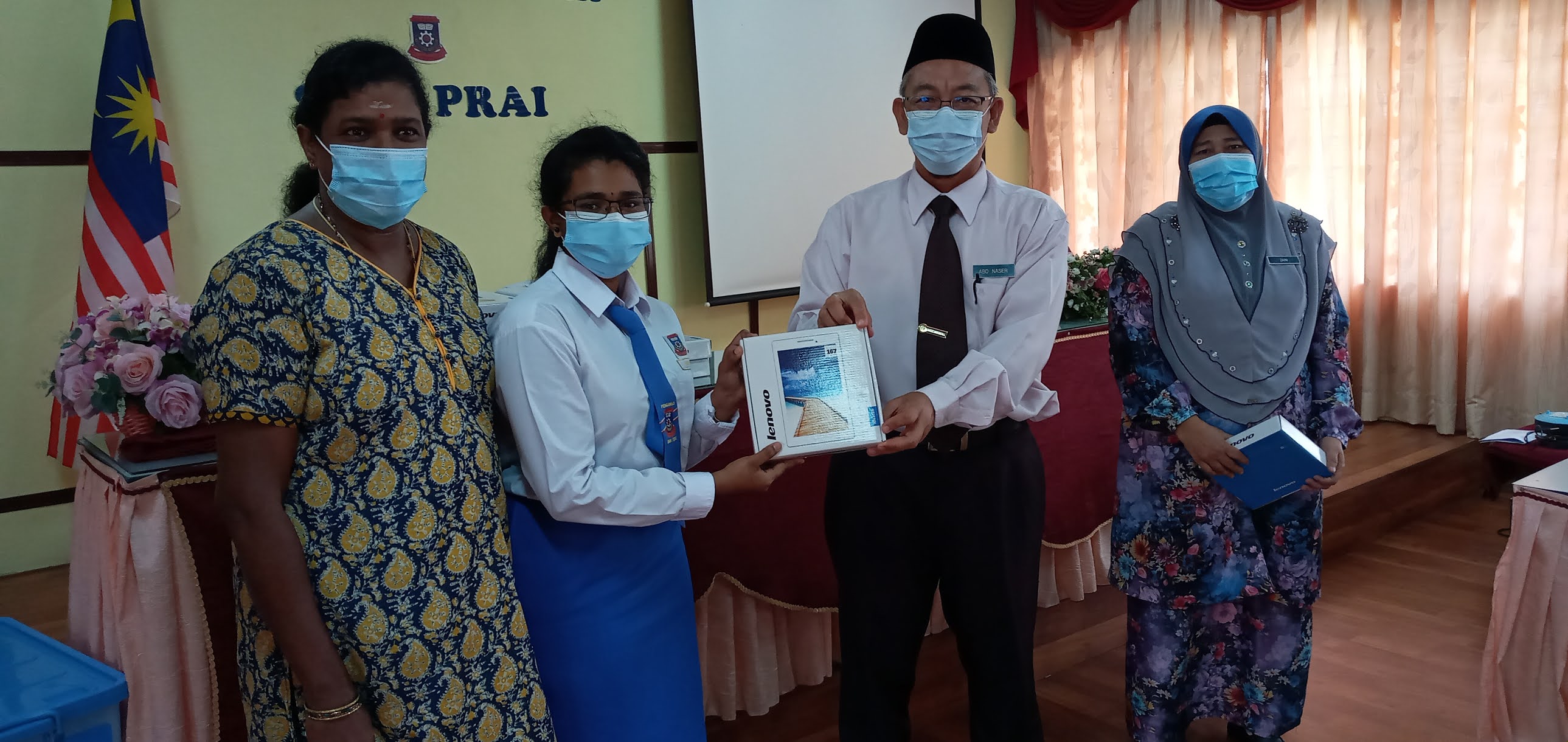 LAMAN BLOG SMK PRAI - PEA 0001: MAJLIS PENYERAHAN TABLET empowerNCER ...