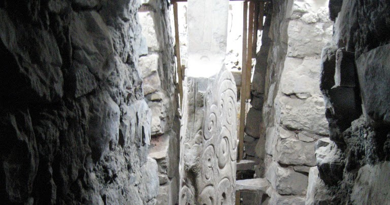 Las cabezas Clavas de Chavin: LANZON MONOLITICO DE CHAVIN