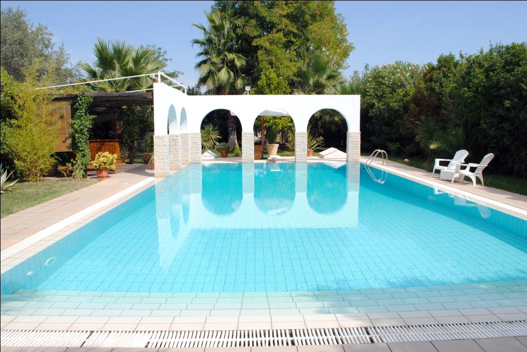 Easy Properties: Luxury Home by the beach in Drosia