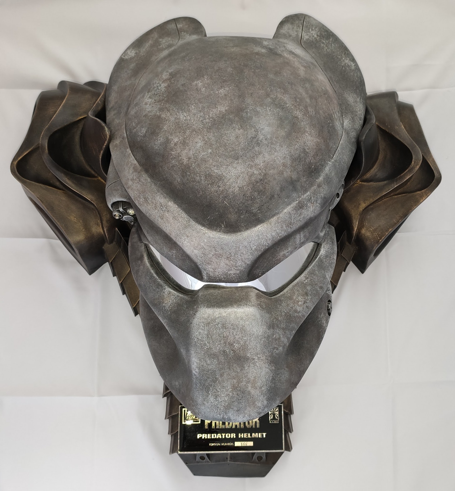 THE ICONS AUTHENTIC REPLICAS MUSEUM: Icons Predator Environment Helmet