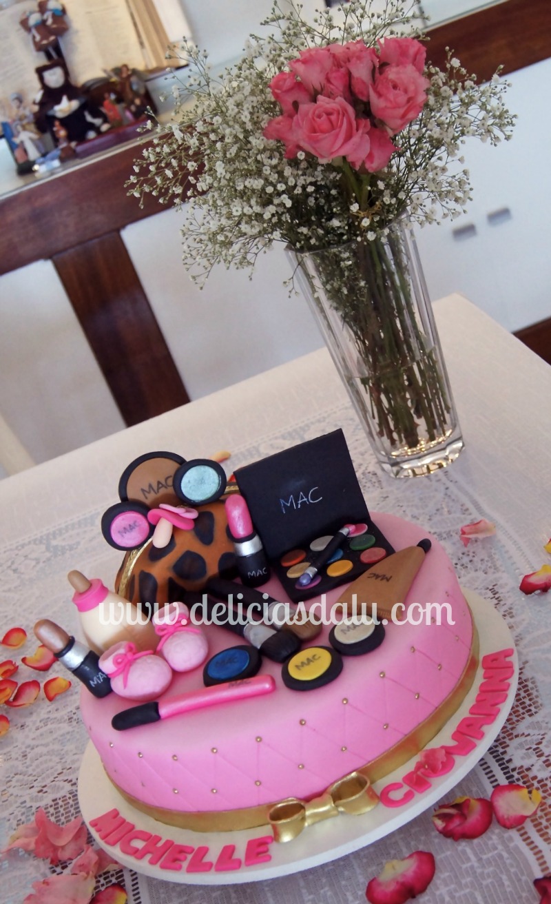 Bolo Maquiagem MAC com itens de Bebê | Delicias da Lu Confeitaria Artesanal