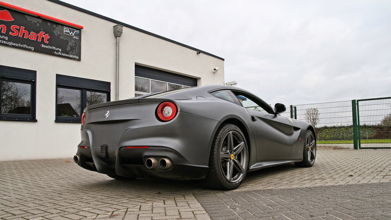 Kumpulan Foto Mobil Keren Ferrari Hitam Part 2