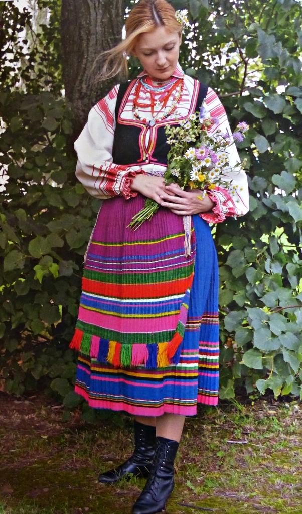 Local style: Traditional costume of Belarus by region