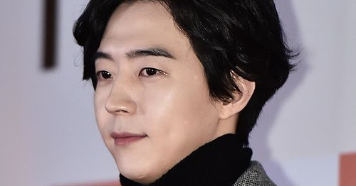 Park Yoohwan attends movie premiere for the first time since marriage ...