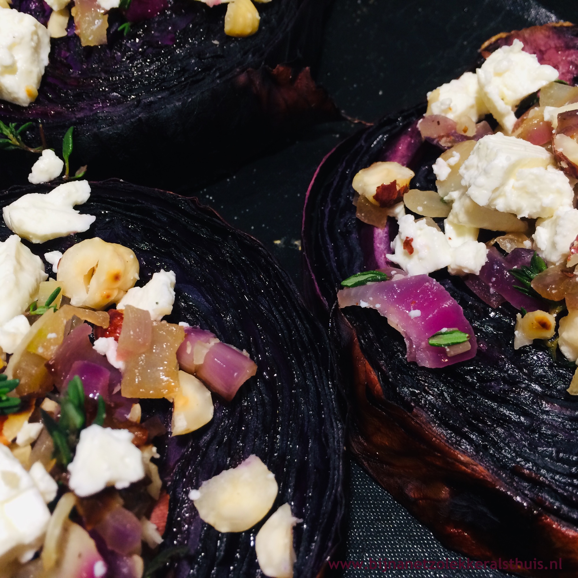 bijna net zo lekker als thuis: Rode kool met hazelnoot, feta, tijm en ...