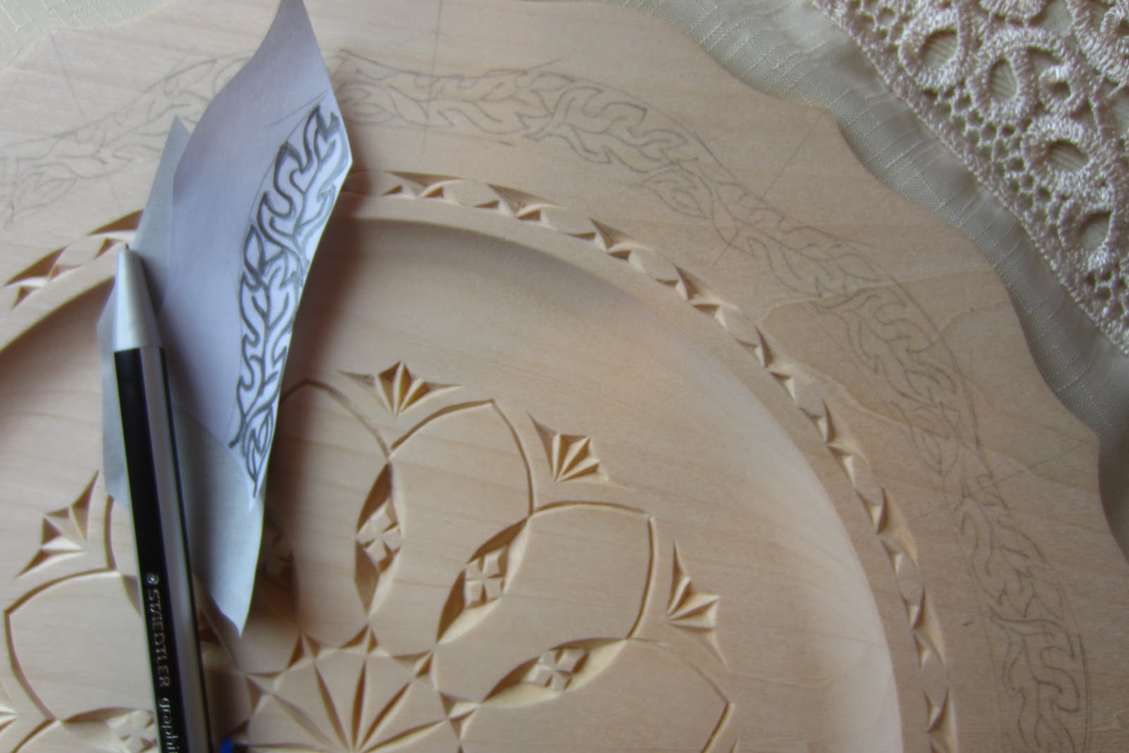 Ales the woodcarver: Chip carved basswood plate