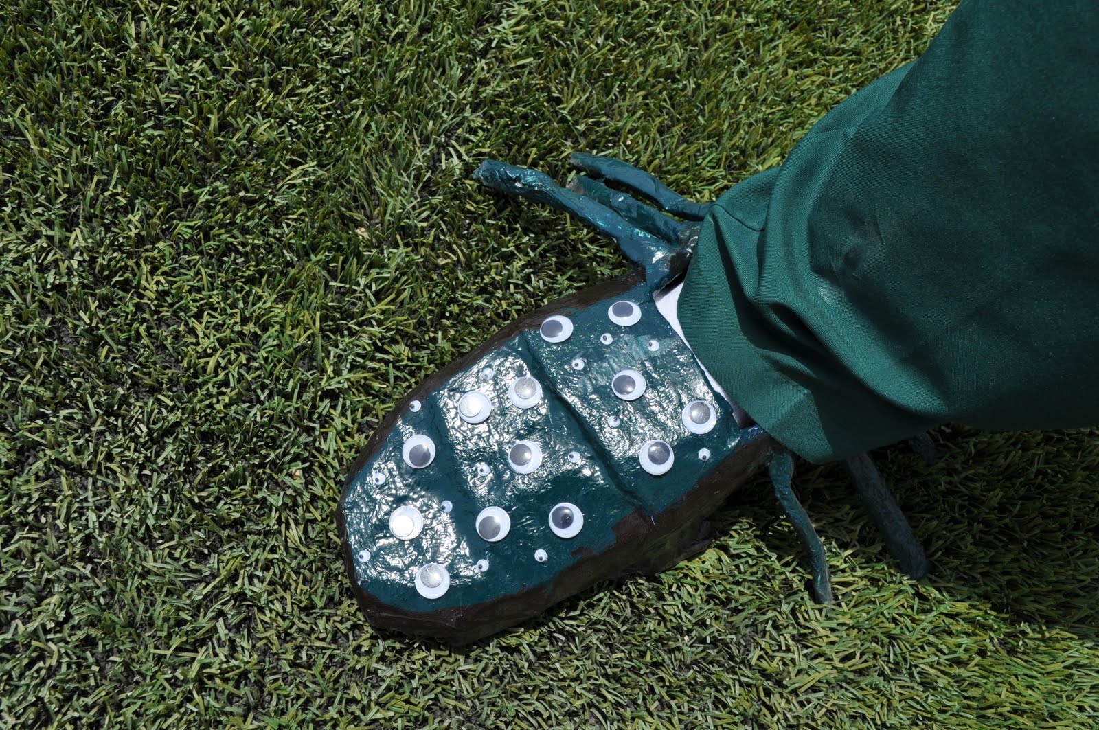 I teach art: Bug Shoe Design