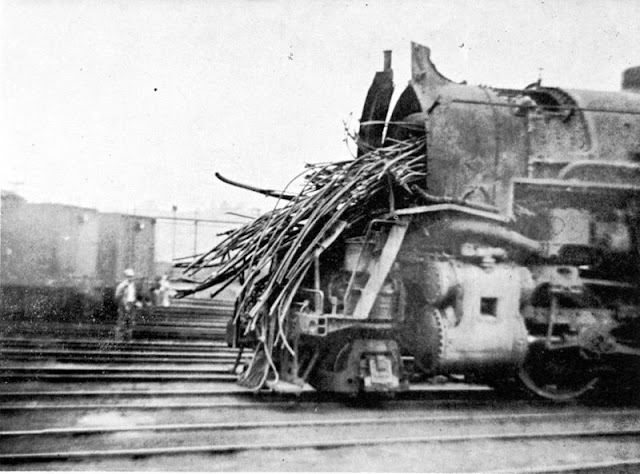 24 Bizarre Vintage Photos of Steam Engines After a Boiler Explosion ...