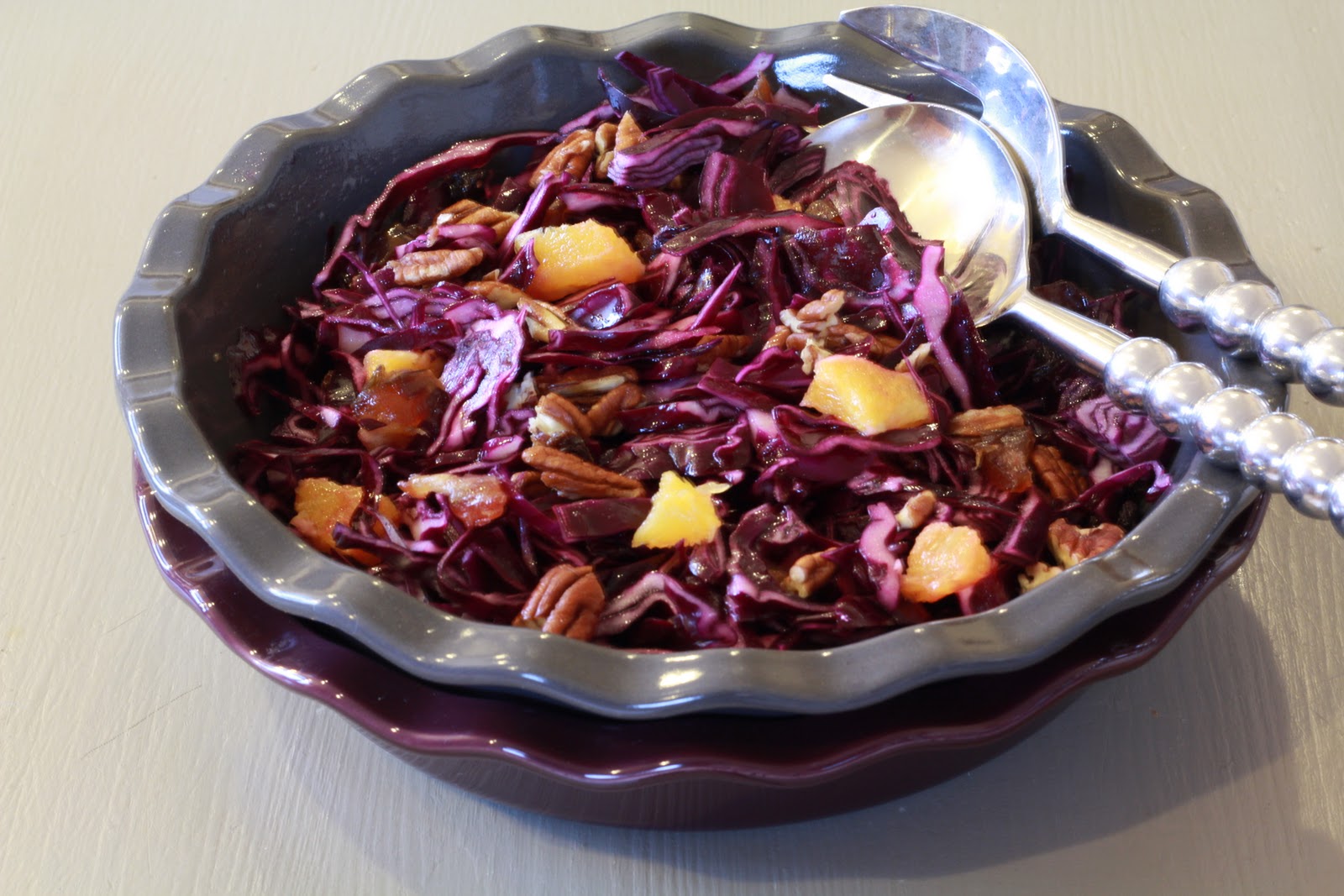 Salade de chou rouge aux fruits secs et à l'orange / On dine chez Nanou