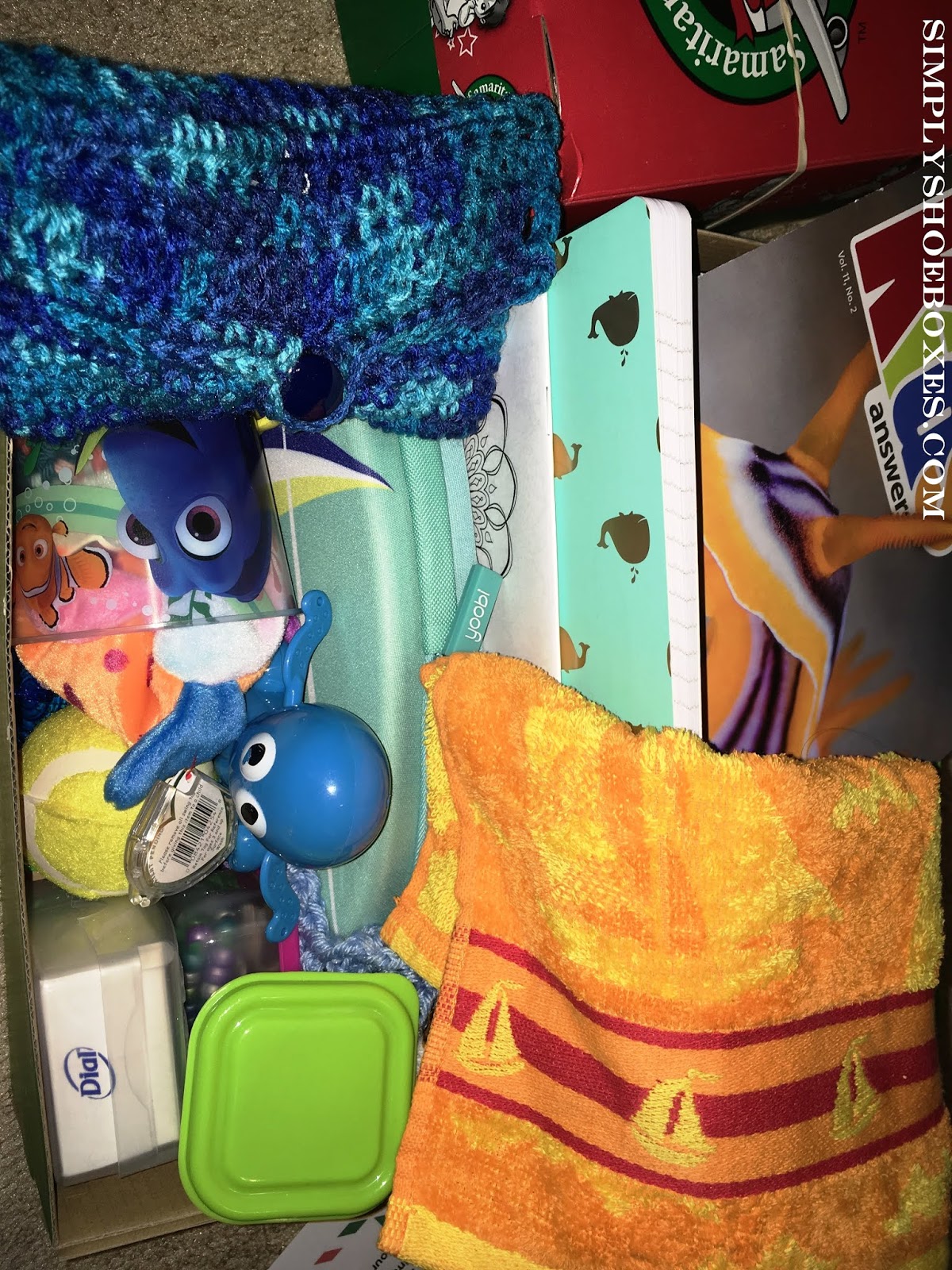 Simply Shoeboxes: Themed Operation Christmas Child Shoeboxes Packed in 2018