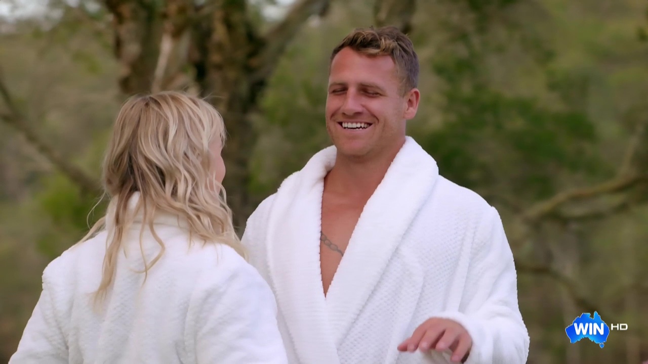 ausCAPS: Frazer Neate shirtless in The Bachelorette Australia 6-10 "Finale"