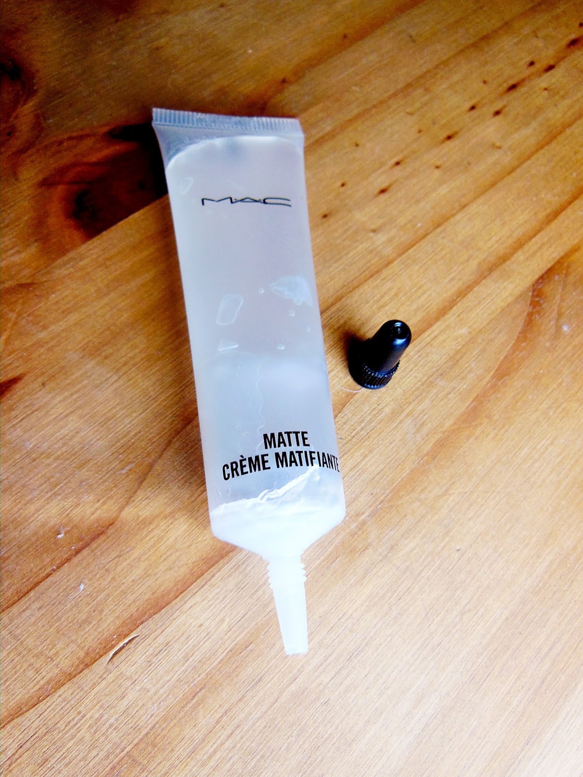 Cosmetic Queen Blog: Crap Product Review : MAC Matte Creme Matifiante