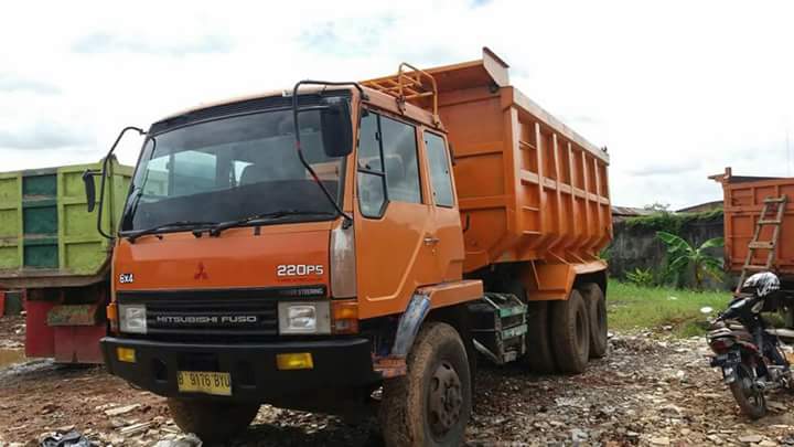Dumptruck Fuso 220ps 6 x 4
