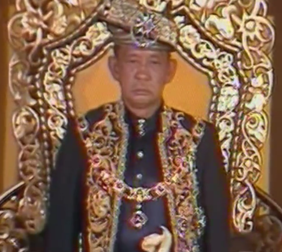 WARISAN RAJA & PERMAISURI MELAYU: Muskat Yang Dipakai Oleh 2 Orang Yang ...