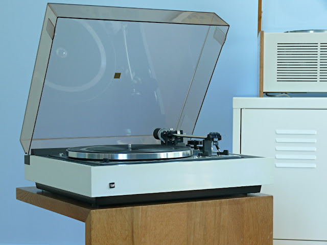 Classic Turntables: 1228 - ganz in weiß ...