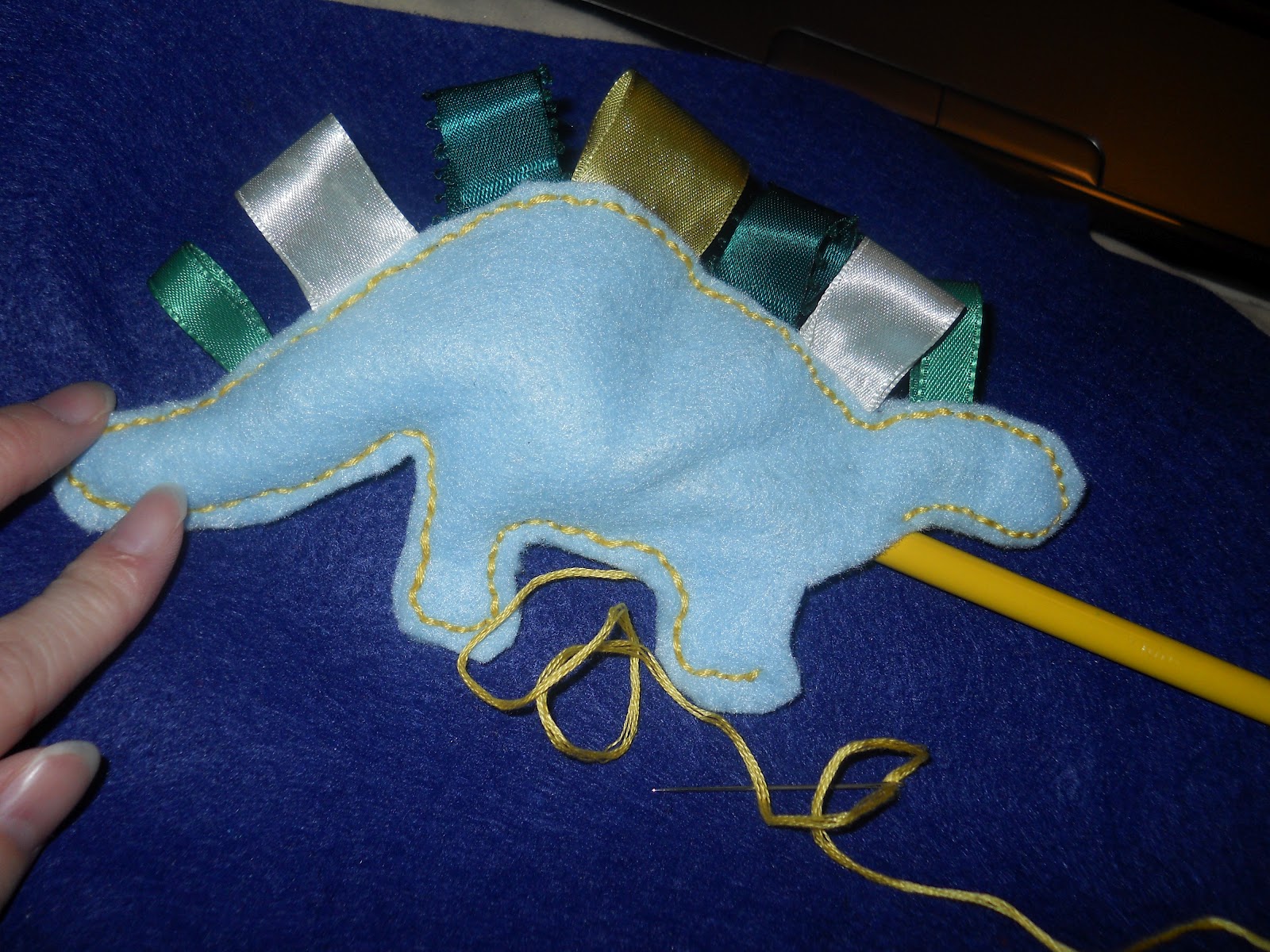 N00b Mommy: DIY Dino Rattle