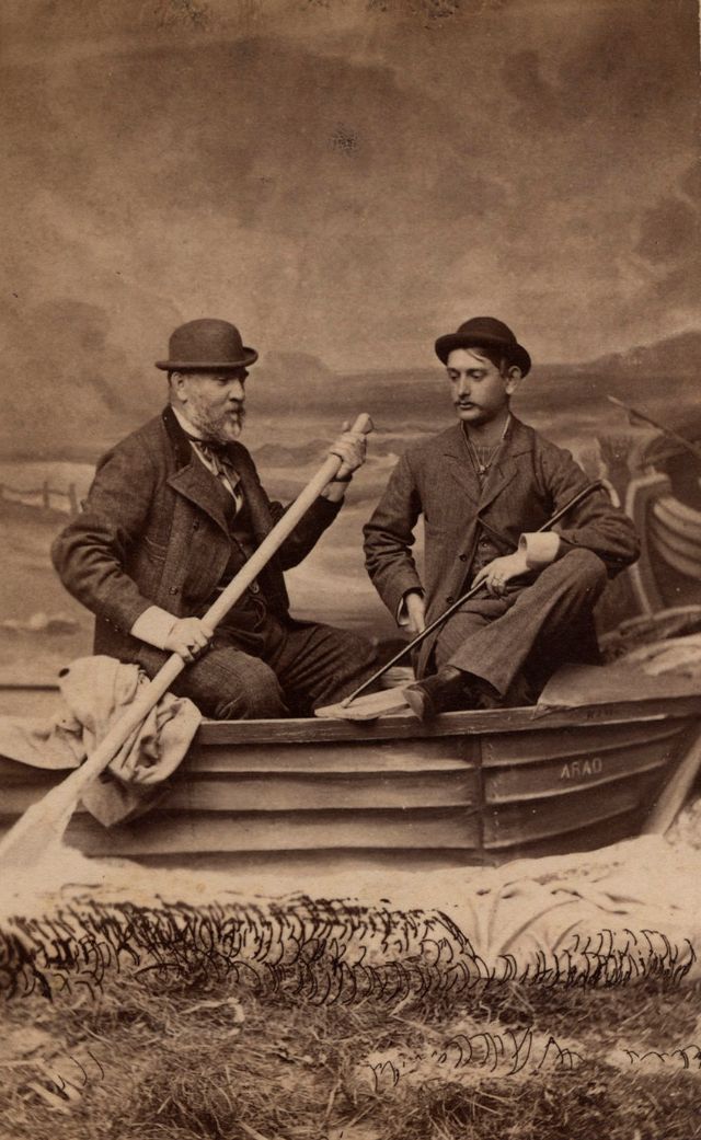 45 Amazing Photos Capture Victorian People Posing With Painted ...