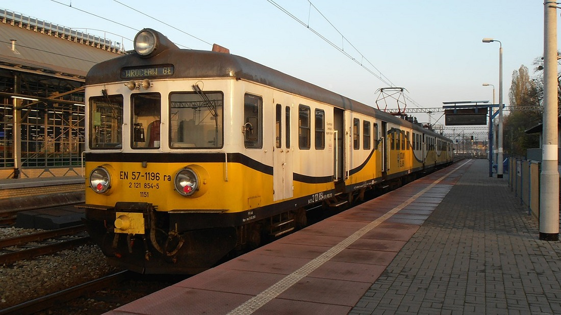 Σιδηροδρομικά Νέα: PKP Class EN57: Το επιτυχημένο ηλεκτρικό τραίνο των ...