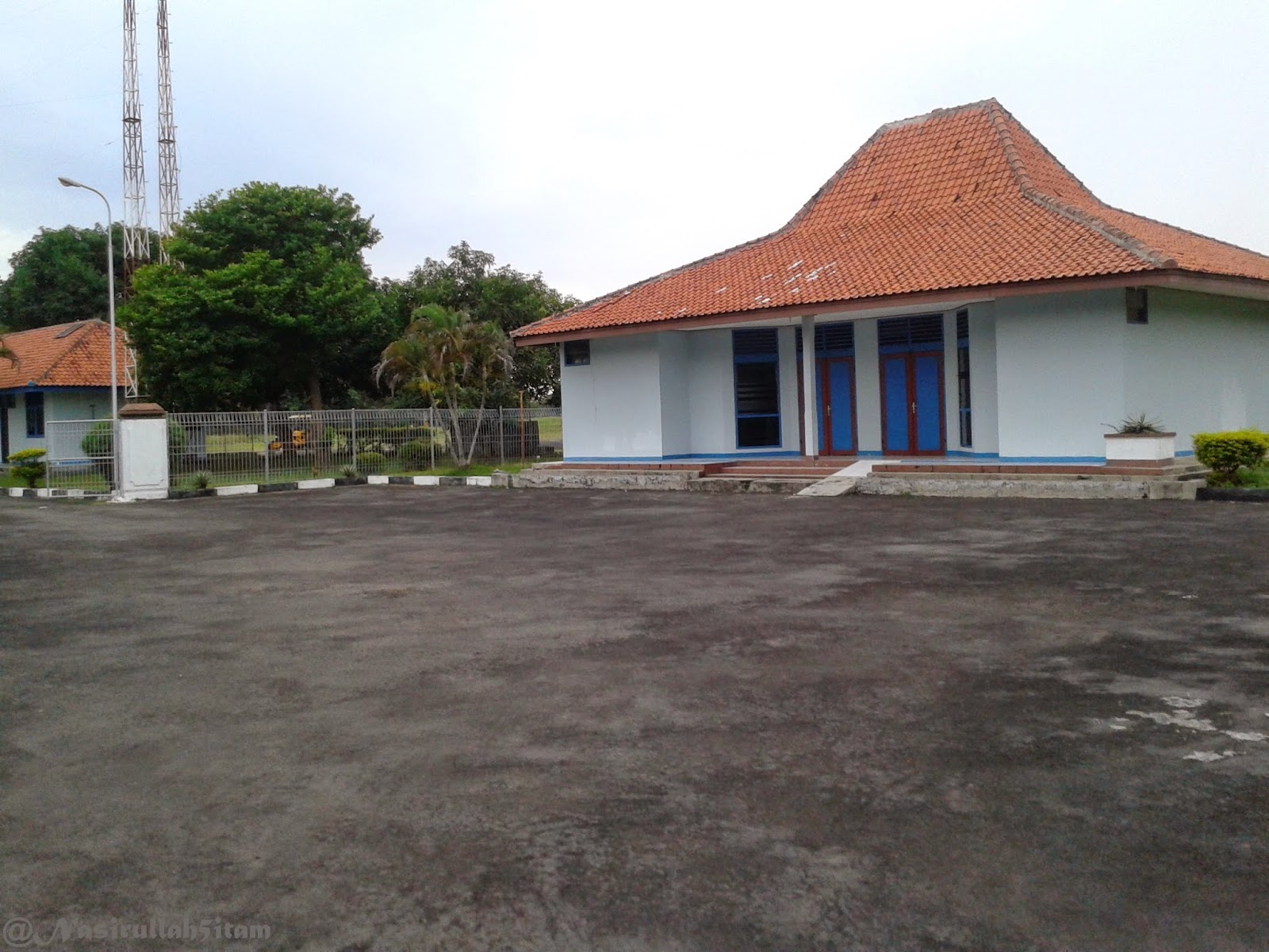 Menyusuri Bandara Dewadaru Karimunjawa dengan Bersepeda - Nasirullah Sitam