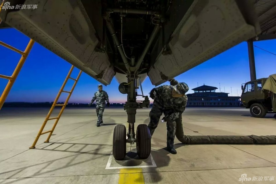 Asian Defence News: Chinese PLAAF Flying Leopard fighters with PL8 missiles